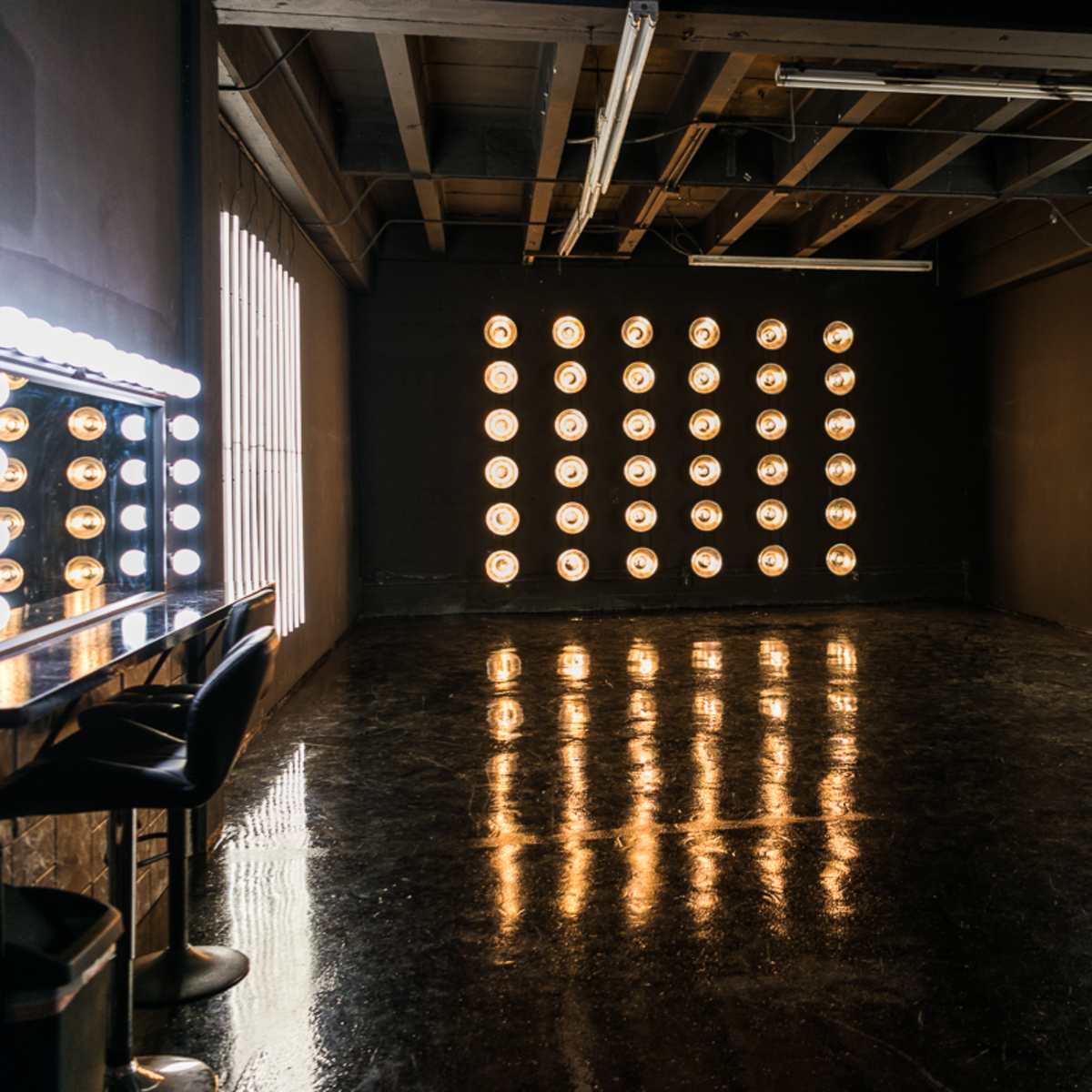 FD Photo Studio Hill | Blackout photo & video studio with RGB Astera ...