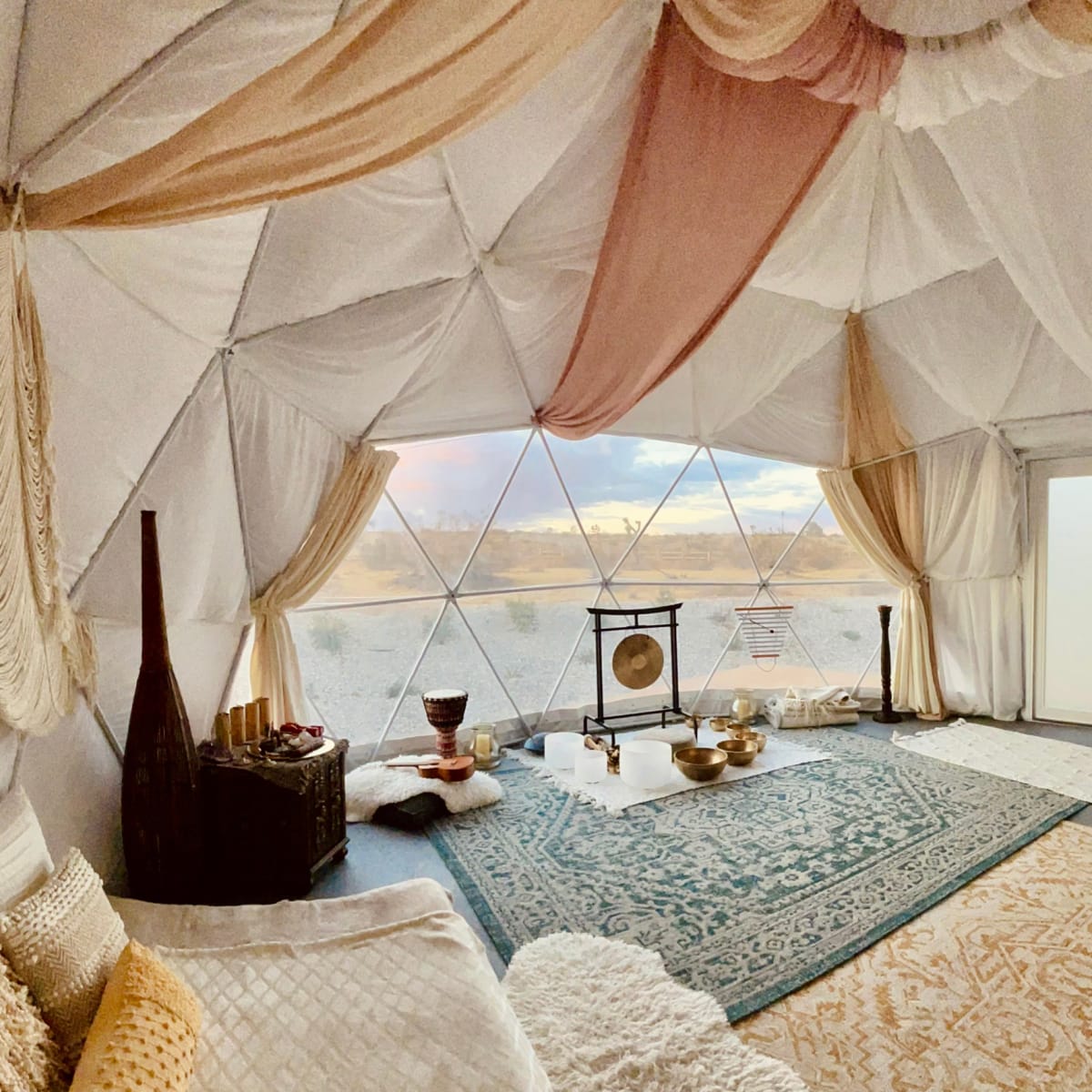 A Bohemian Geodesic Dome Retreat with Mountain Views Near Joshua Trees ...