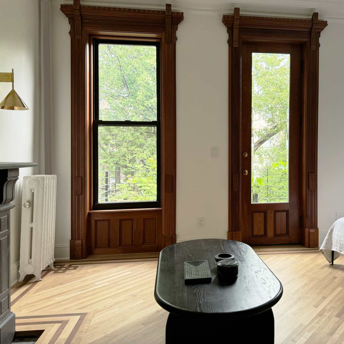 Renovated classic Brownstone apartment with original moldings, Brooklyn ...