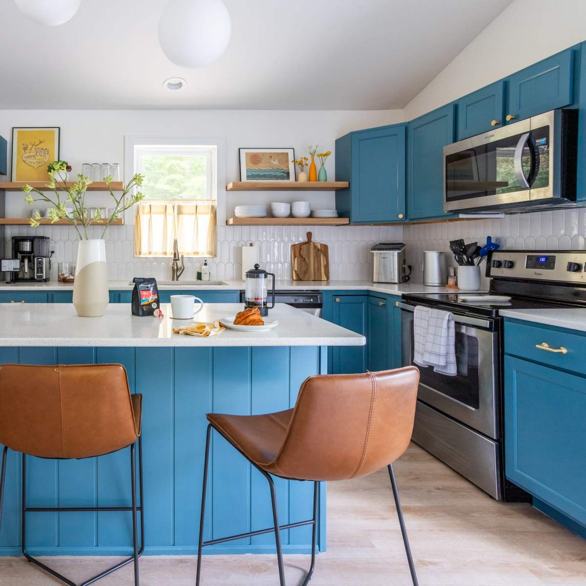 Lux ranch style beach cottage with hot tub, firepit, large yard, New ...