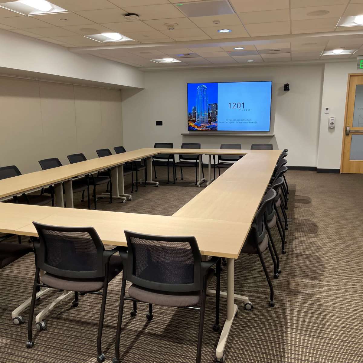 Downtown 20 Person Conference Room with Hybrid Meeting Technology ...