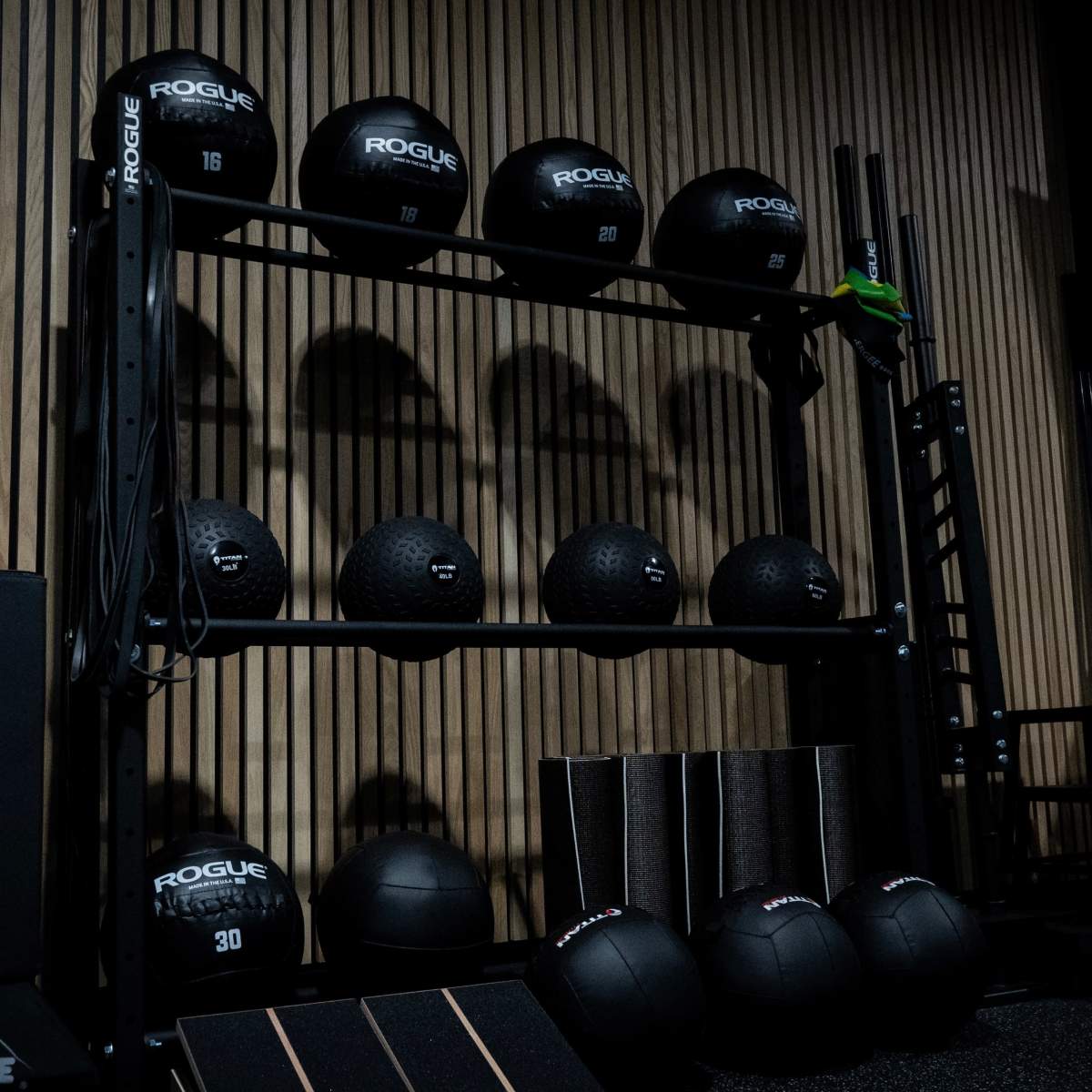 Ascetically pleasing gym with the perfect look for your content needs ...