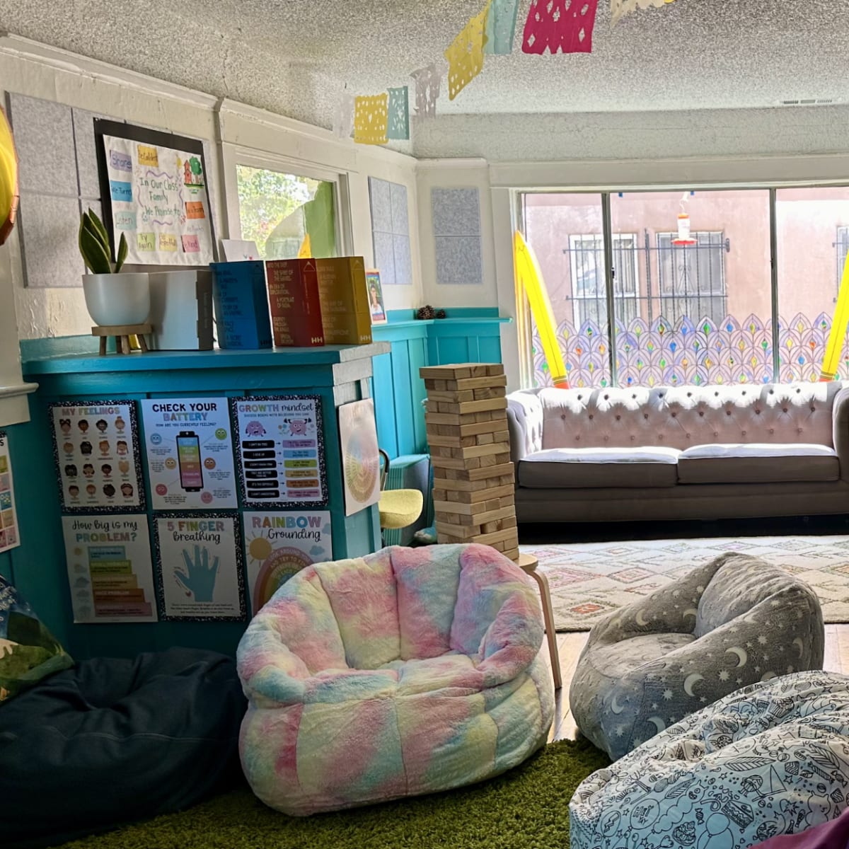 Intimate Elementary School in Jefferson Park With Indoor and Outdoor ...
