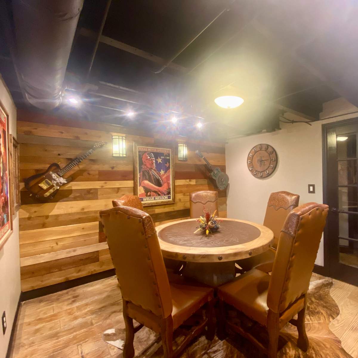 Rustic Meeting Room for 6, Grapevine, TX | Off-Site | Peerspace
