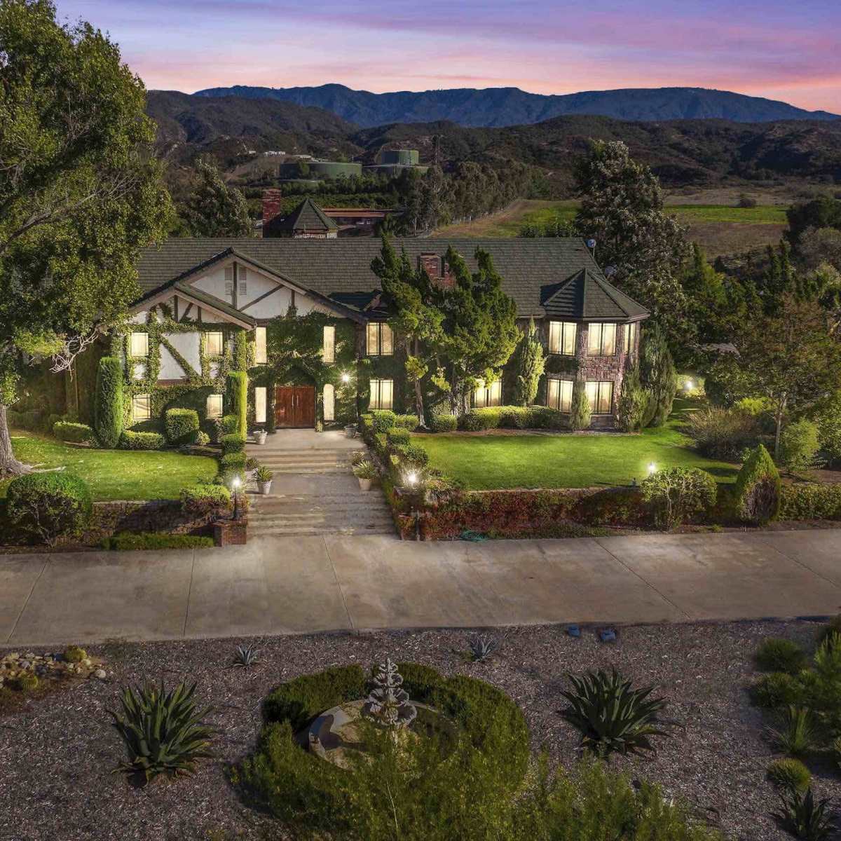 Ivy Manor - Fairytale Estate | Hedge Maze, Gardens, Brick | Temecula's ...