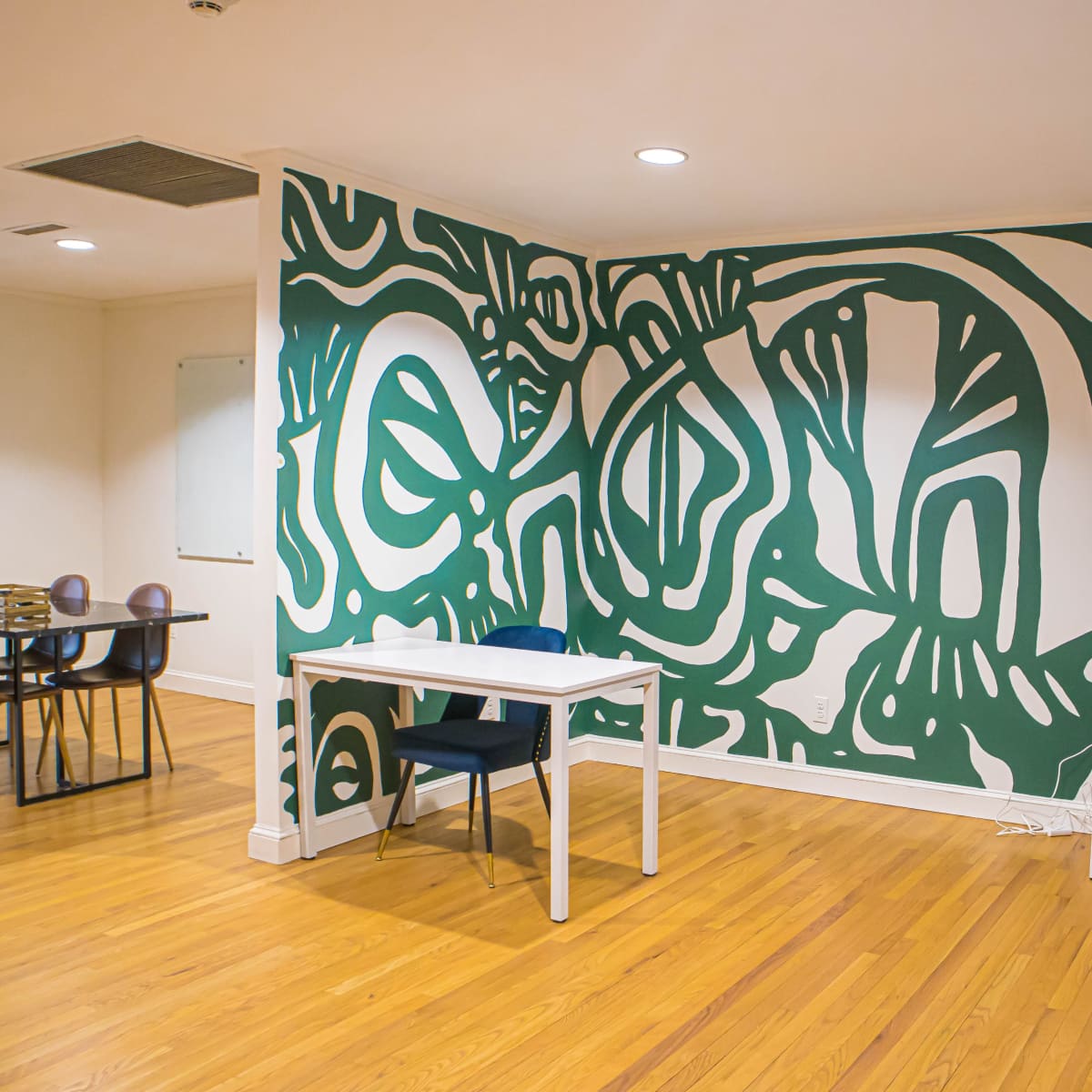 Fully Equipped and Modern-Themed Spacious Creative Warehouse Workspace ...
