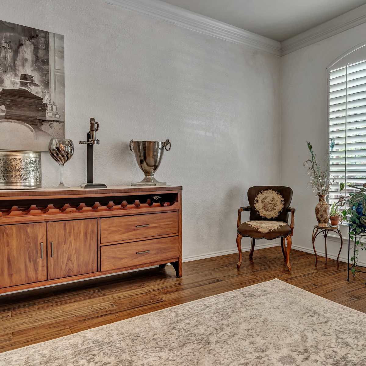 Large Home With a Fantastic Eclectic Setting For Photo And Video Shoots ...