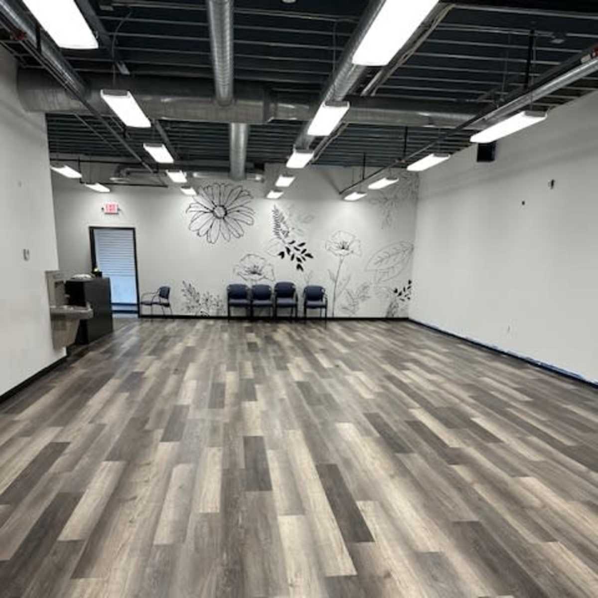 2100 sq ft former dance studio, great for wardrobe fittings, pre-pro ...