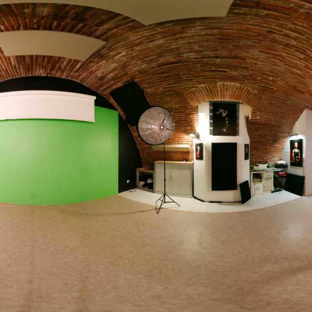 16th century renaissance studio (urban surroundings, 200m2, 60ft2 ...