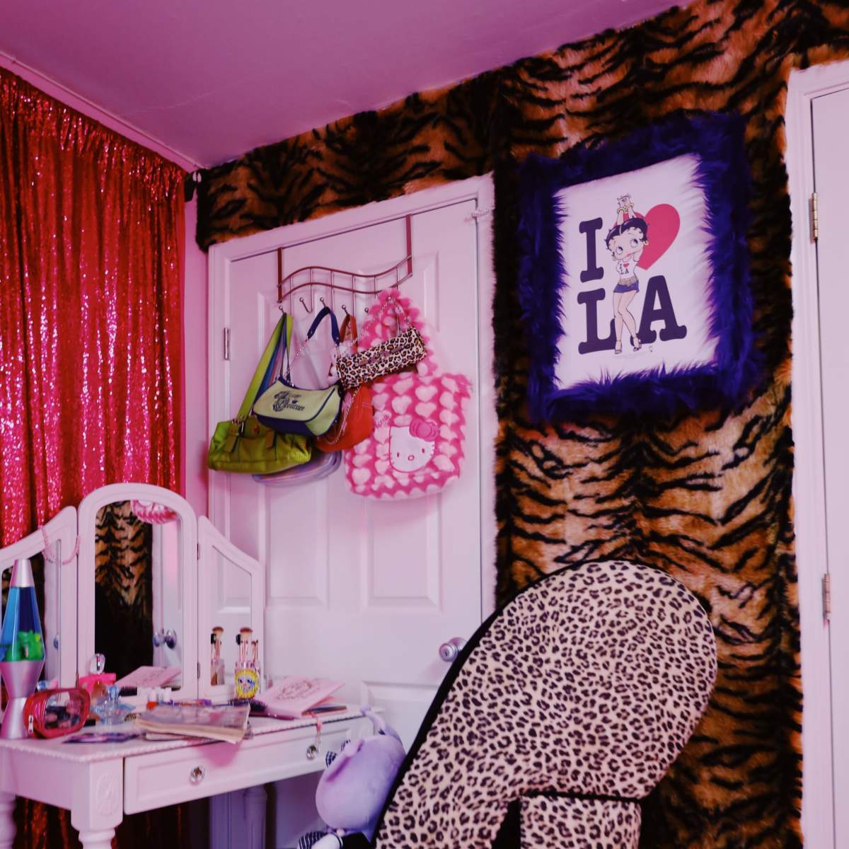 Y2K/HELLO KITY ROOM (NOHO ARTS DISTRICT) Groovypads, north hollywood ...