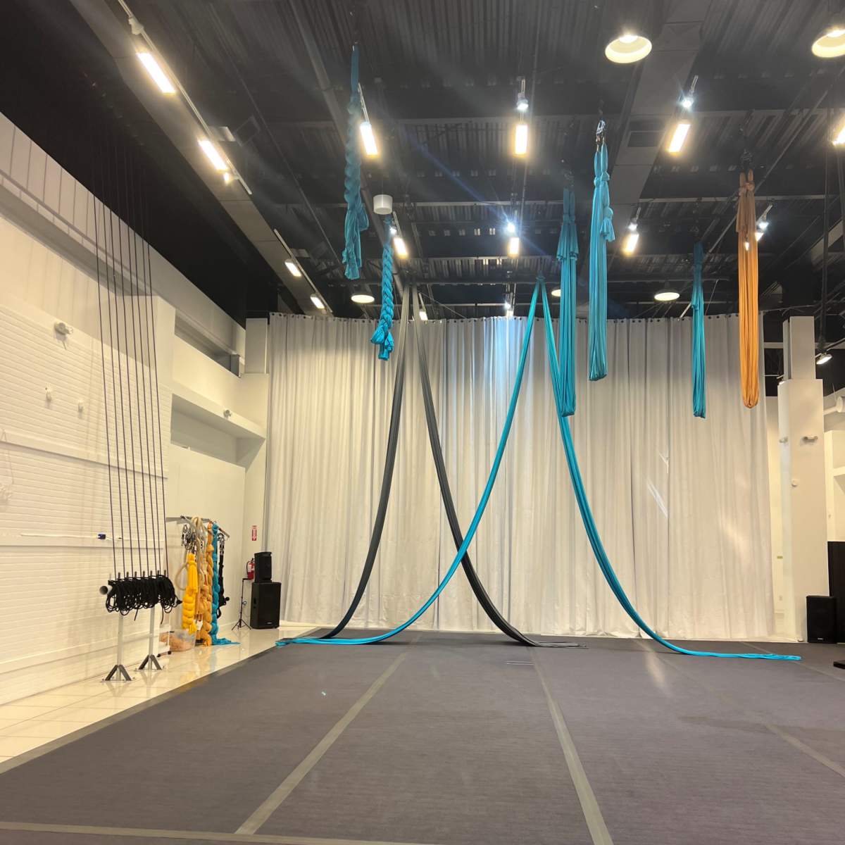 High Ceilings open space, fitness, dance, Yoga and Aerial Studio ...