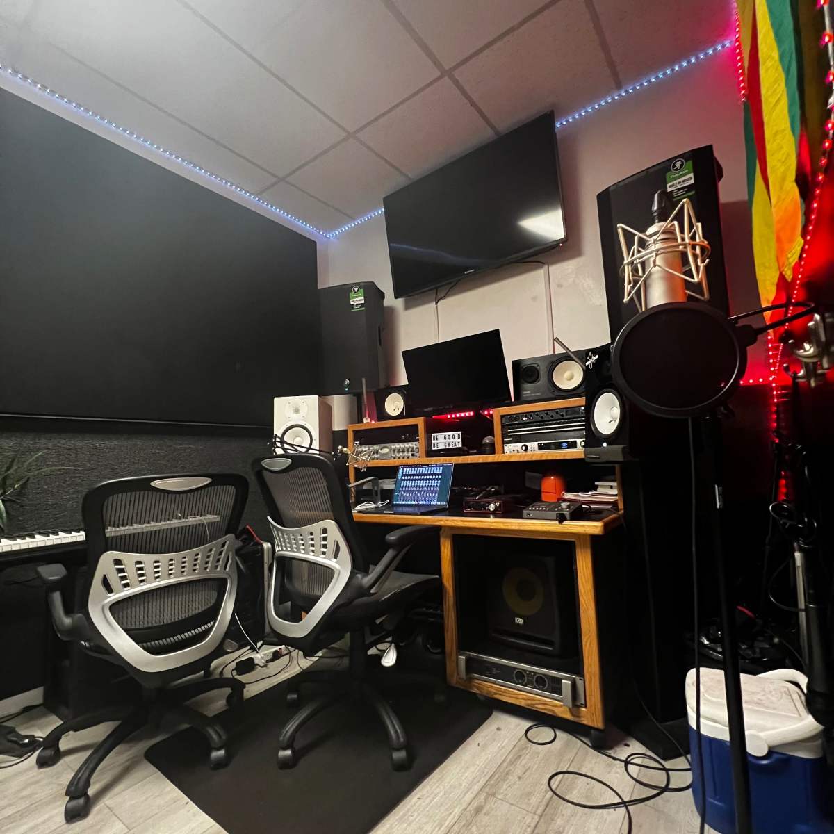 Hollywood Music Studio Owned By Grammy Winning Producer, North ...