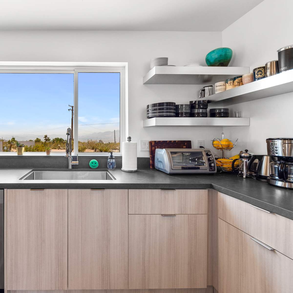 Joshua Tree Desert Indoor/Outdoor Cove Home, Yucca Valley, CA ...