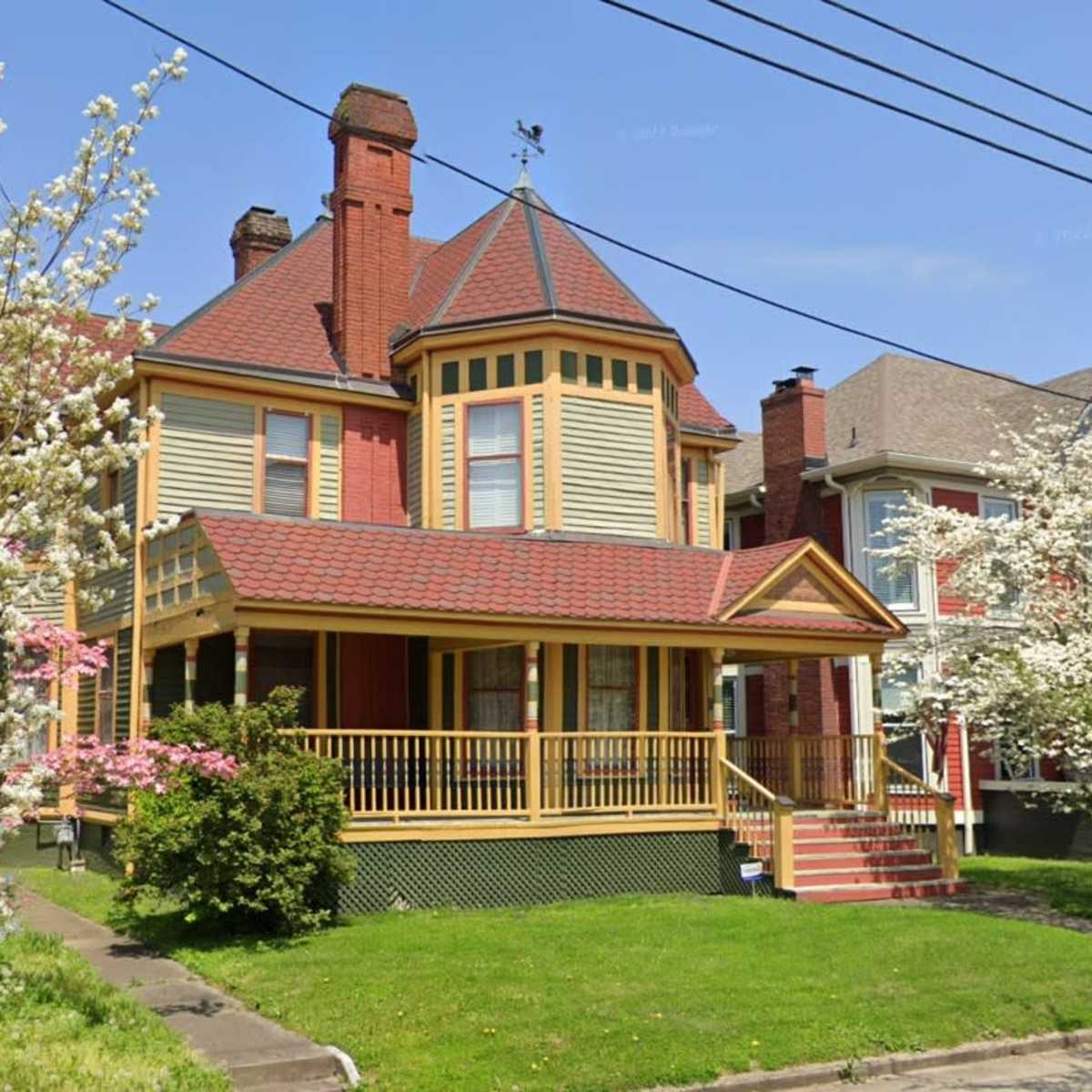 Queen Anne home in Mansion Row, New Albany, IN | Production | Peerspace