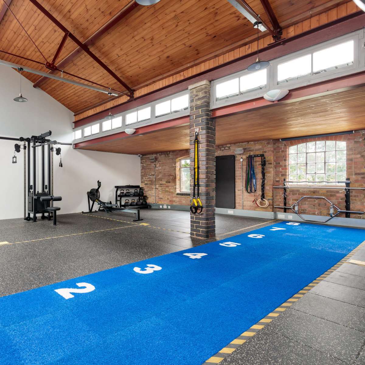 Gym to hire , great for filming and photo shoots, exposed bricks ...