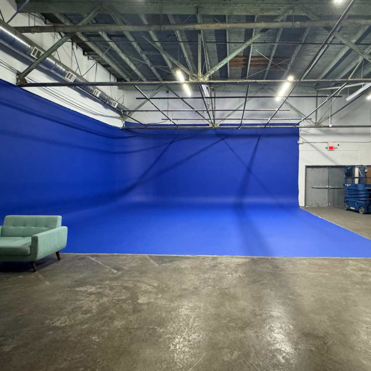 Chroma Blue Cyc Stage in LA Warehouse Film Studio, Los Angeles, CA ...