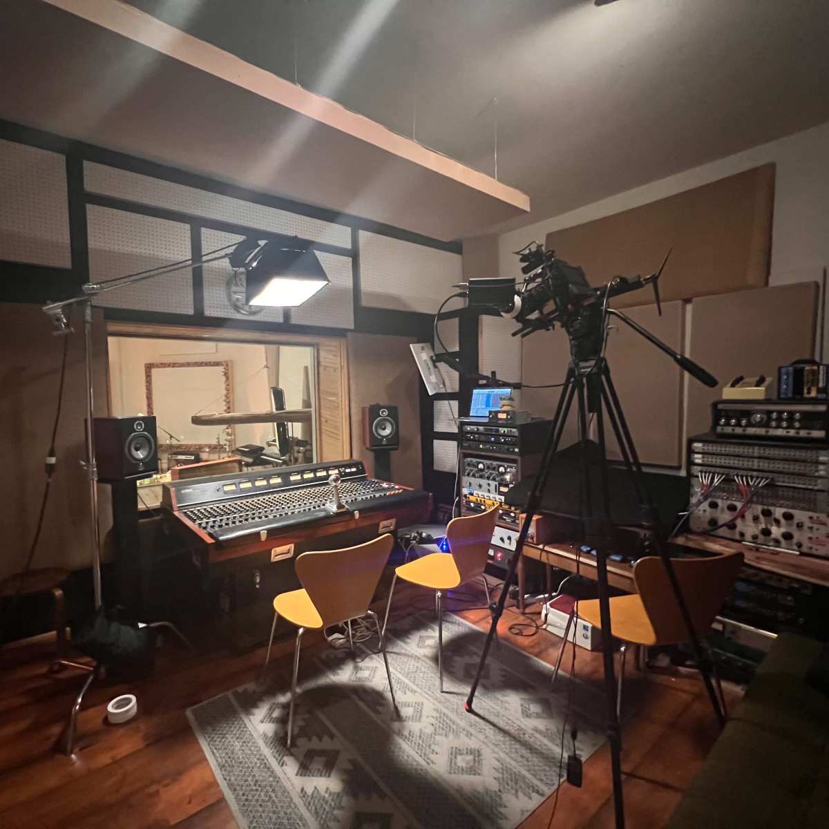 Stylish Vintage Recording Studio, Ingelwood, CA | Production | Peerspace