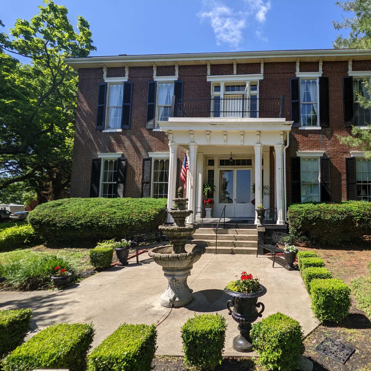 Peaceful Antebellum Historical Manor, Springfield, KY | Production ...
