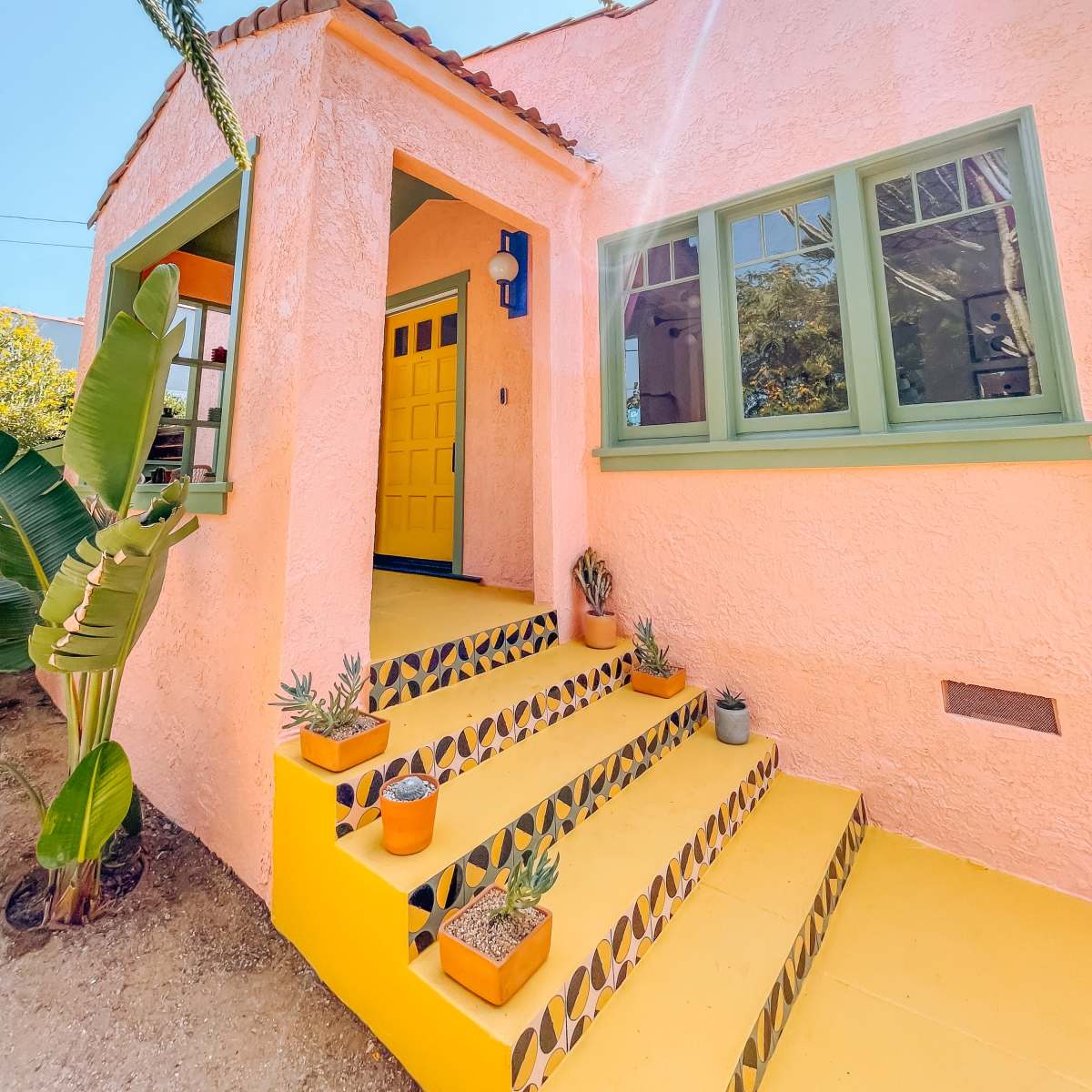 Colorful & Maximal Designer's pink Home with gorgeous yard, Los Angeles ...