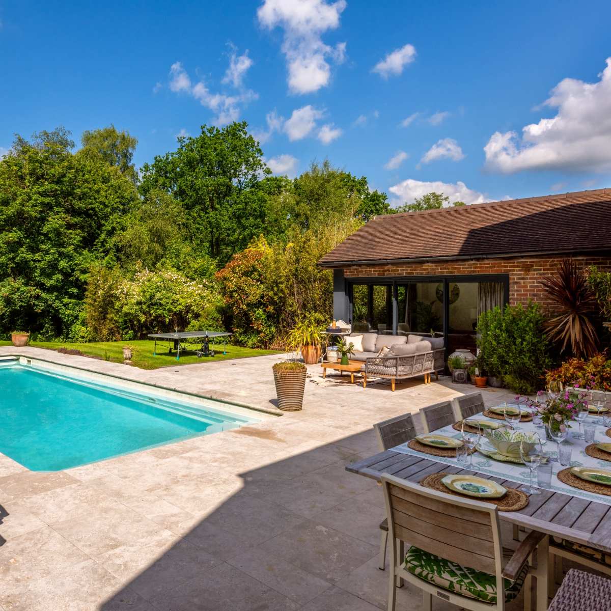 Modern country house with swimming pool and views of the Southdowns ...