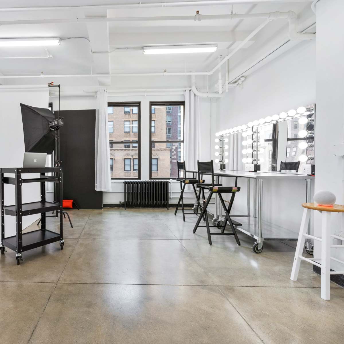 Midtown 800sqft Daylight Studio with Distinct NYC Cityscape views, New ...