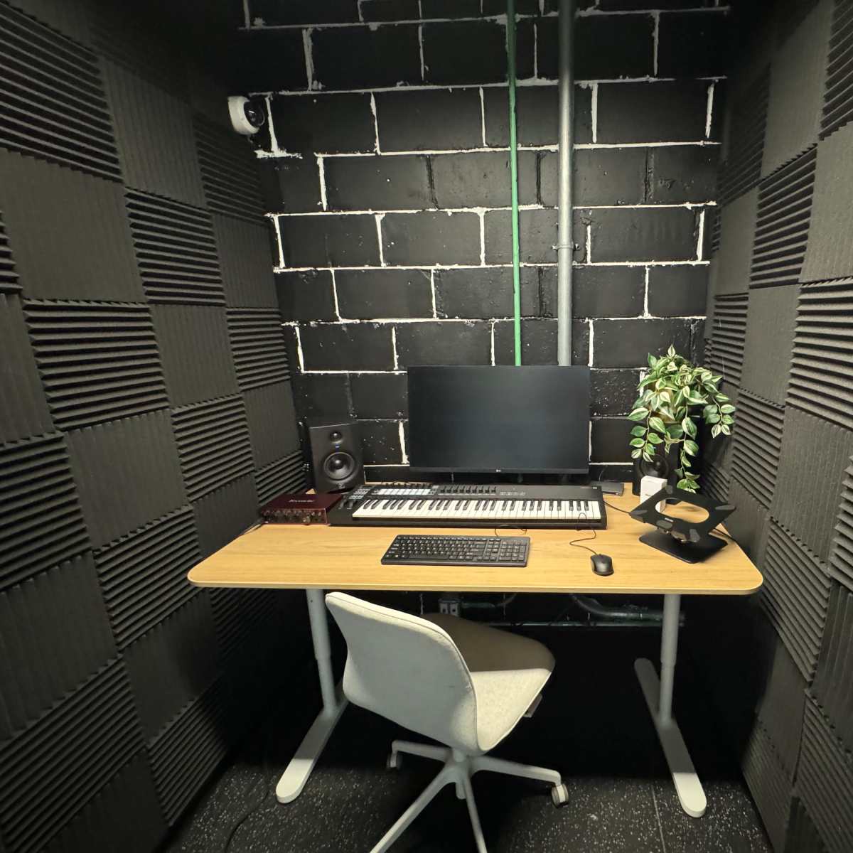 Downtown Affordable Recording Studio, Toronto | Production | Peerspace