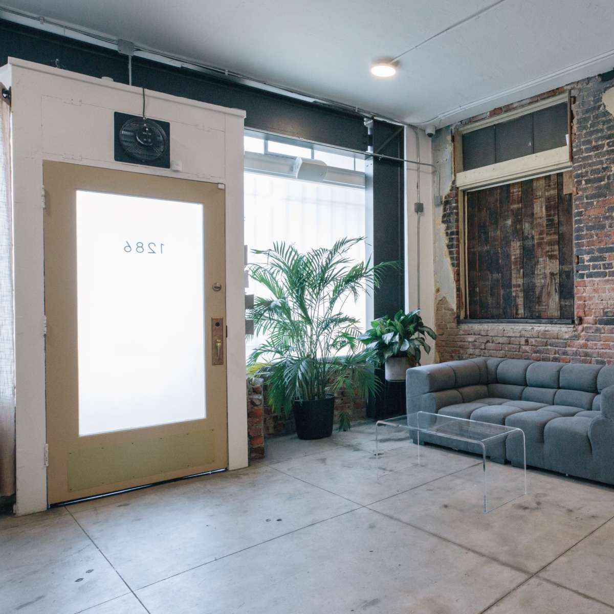 Echo Park, Los Angeles Photo Shoot Studio Location with Cyc Wall and ...