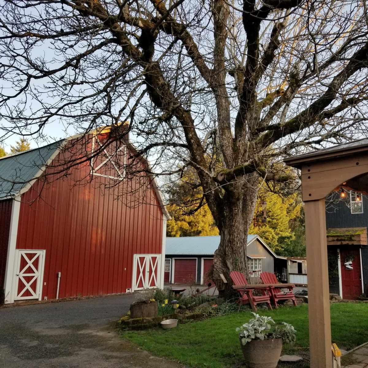 Eclectic and Cozy 1930's barn with Speakeasy Vibe, VANCOUVER, WA ...
