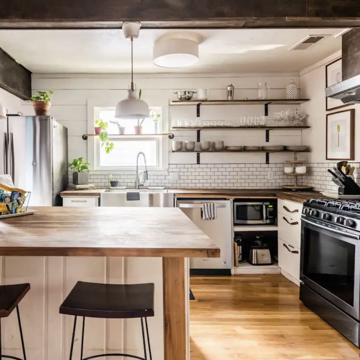 Austin East Side Charming Bungalow, Austin, TX | Production | Peerspace