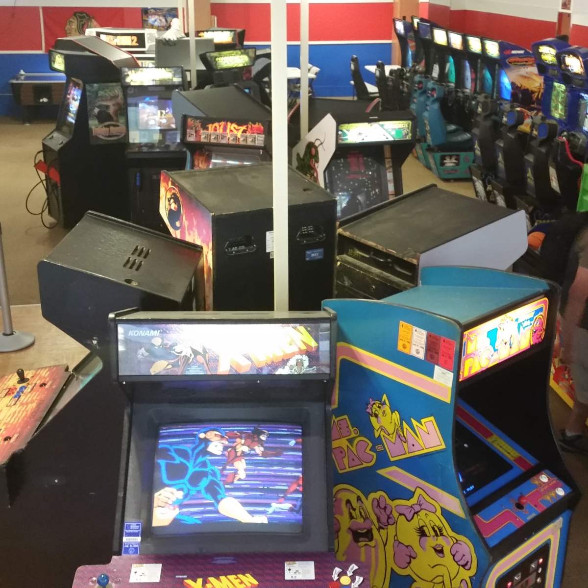 Retro arcade - 1980's/90's vintage video and pinball arcade and game ...