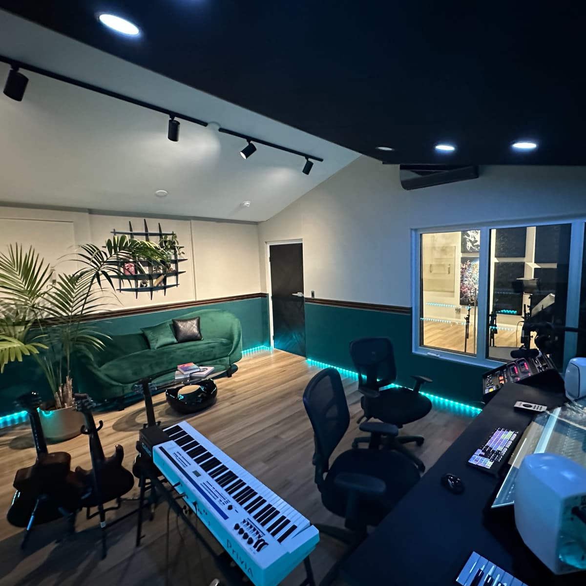 Private Neighborhood Eclectic Multi-Use Studio with Outdoor Pool and ...