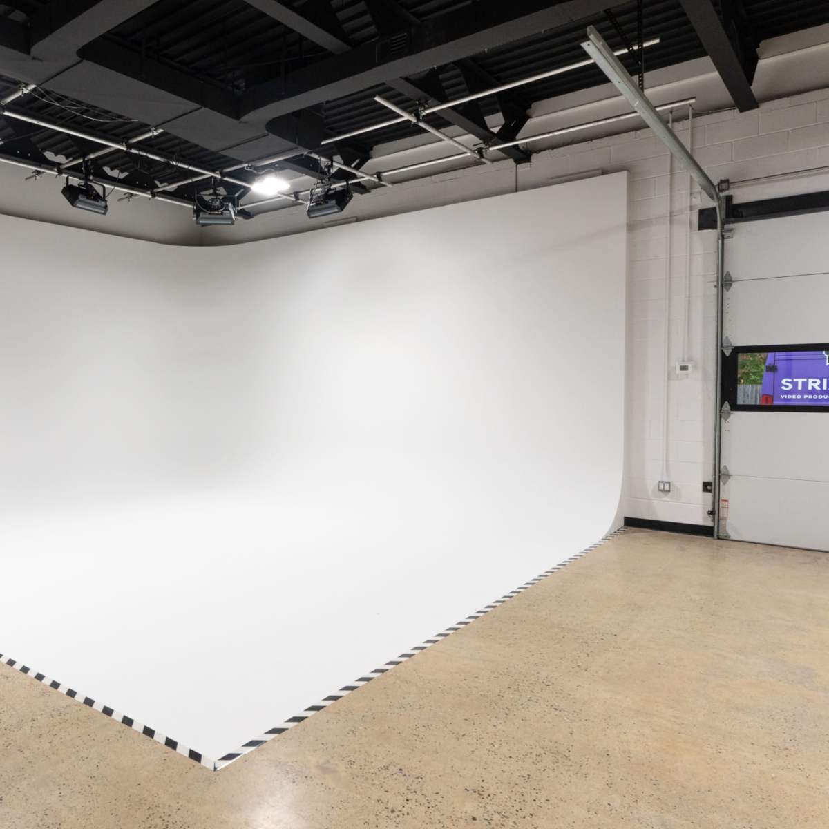 North NJ's #1 Creative Studio | 20x20 Pre-Lit Cyclorama for Video ...
