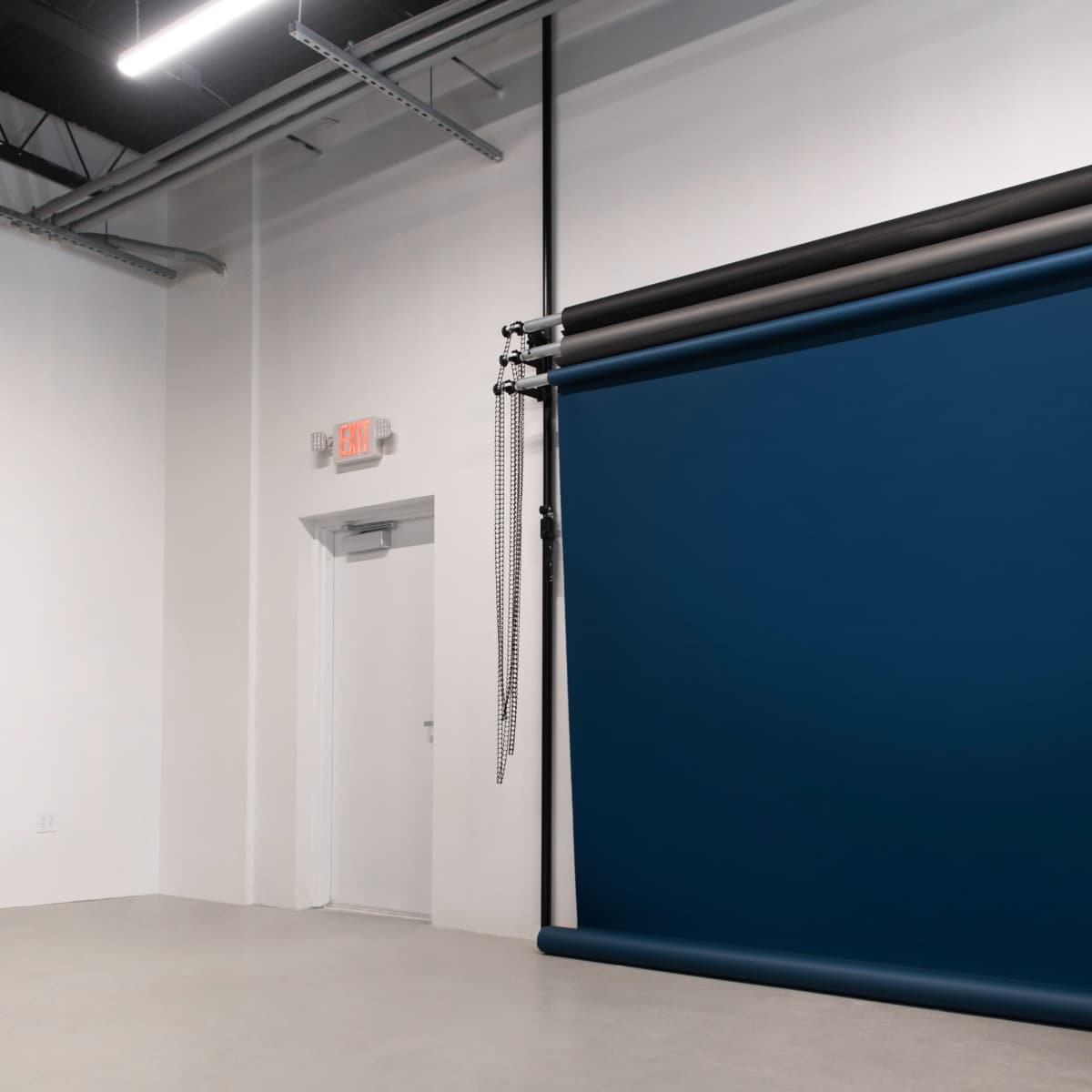 Open Layout Studio with 15ft Ceilings - Make Up Station - Lounge Area ...