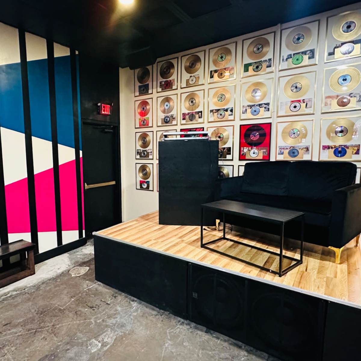 Downtown Main St Bar and Lounge, Houston, TX | Event | Peerspace