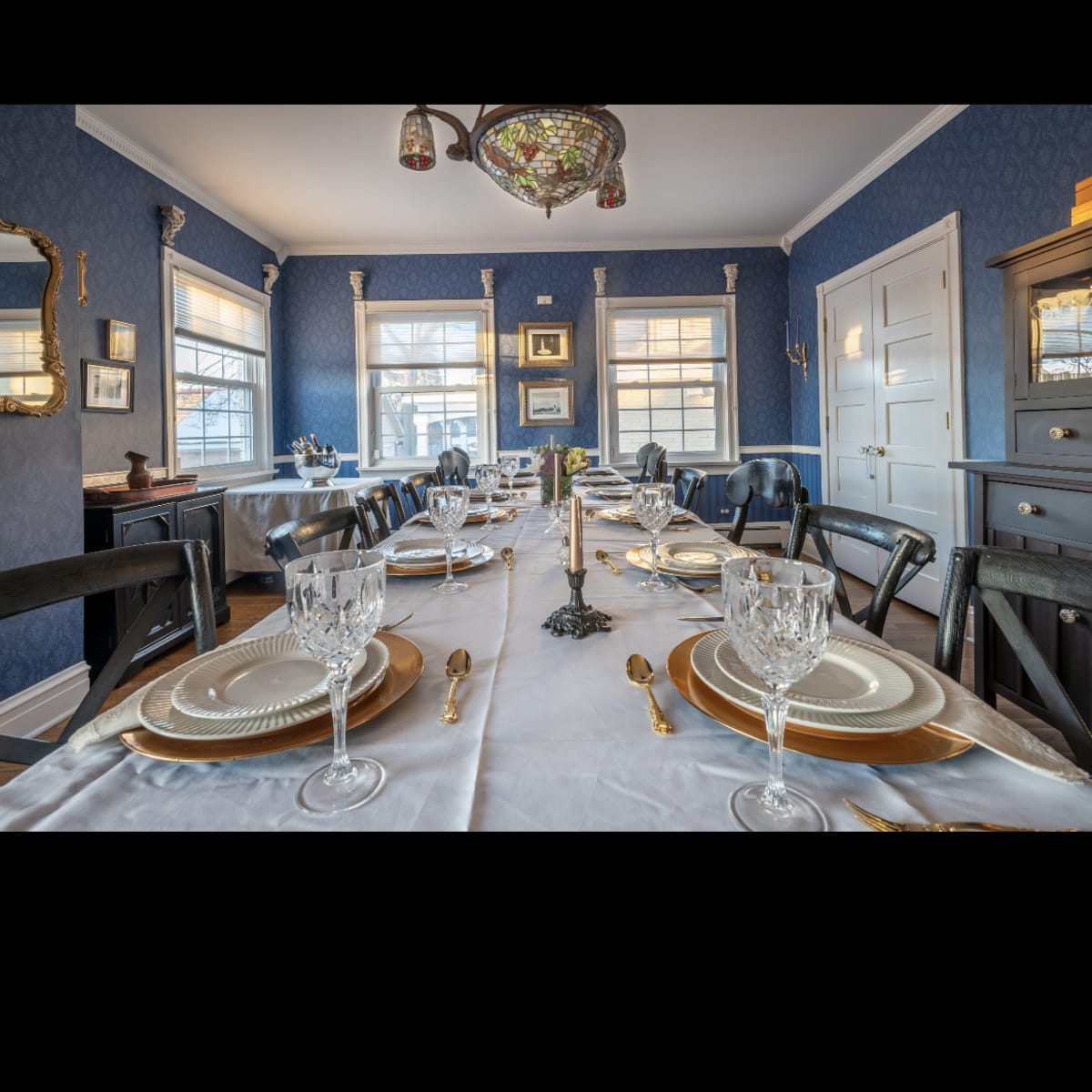 Luxurious space for wining, dinning and celebrating with friends or ...