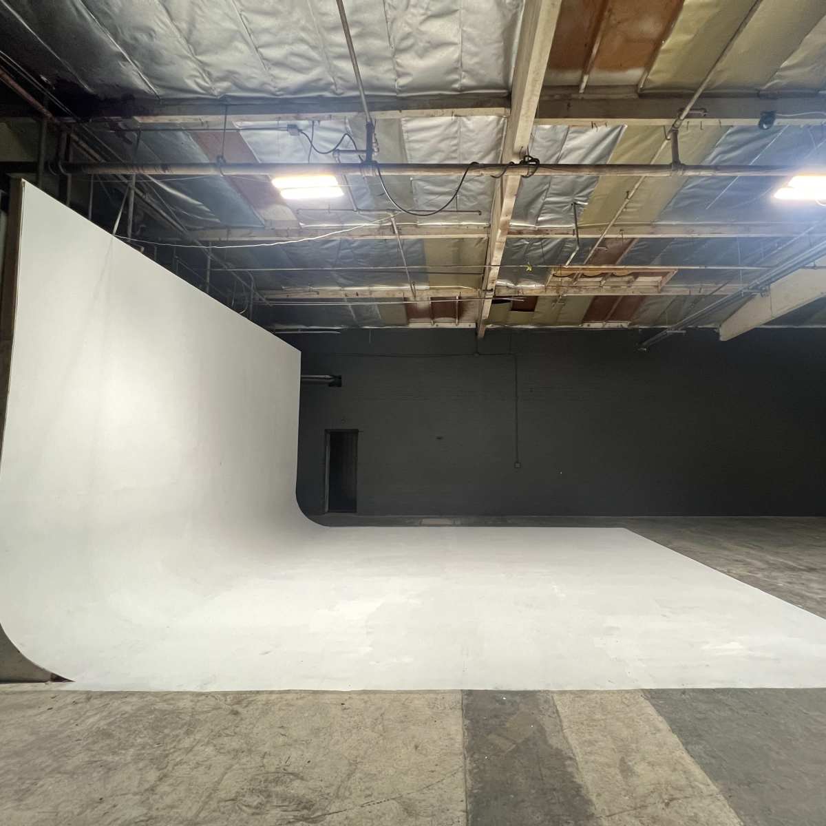 Downtown Studio Cyc Wall, Los Angeles, CA | Production | Peerspace