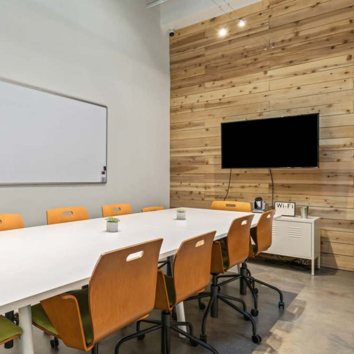 Downtown Meeting Room for 10 in an Industrial Shared workspace., Paso ...