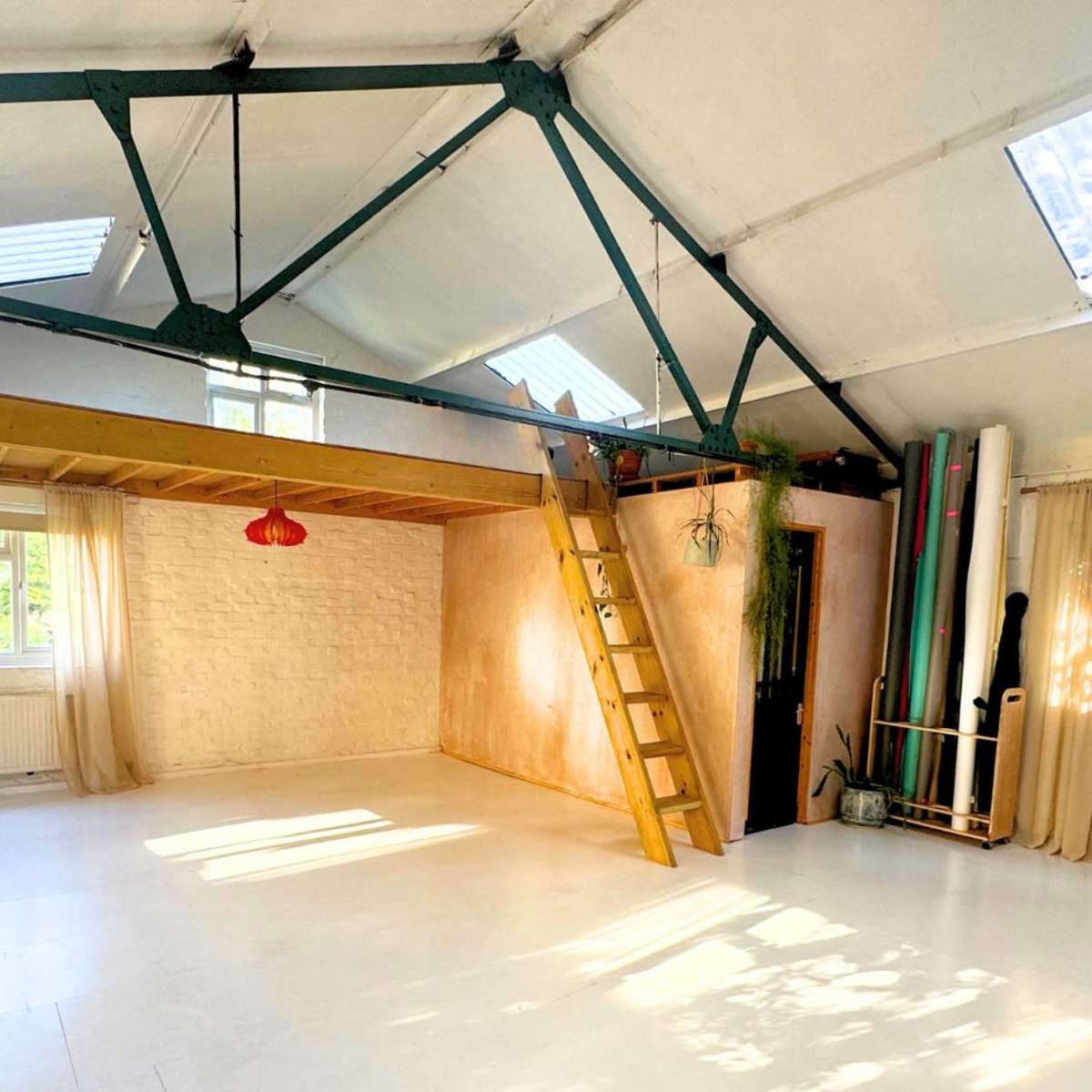 Versatile Two Story Industrial Warehouse & Photography Film Studio East ...