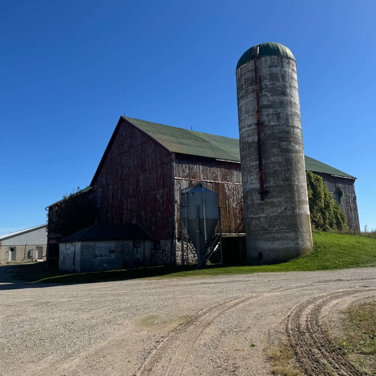 Red Barn with Countryside View, Woodstock | Production | Peerspace