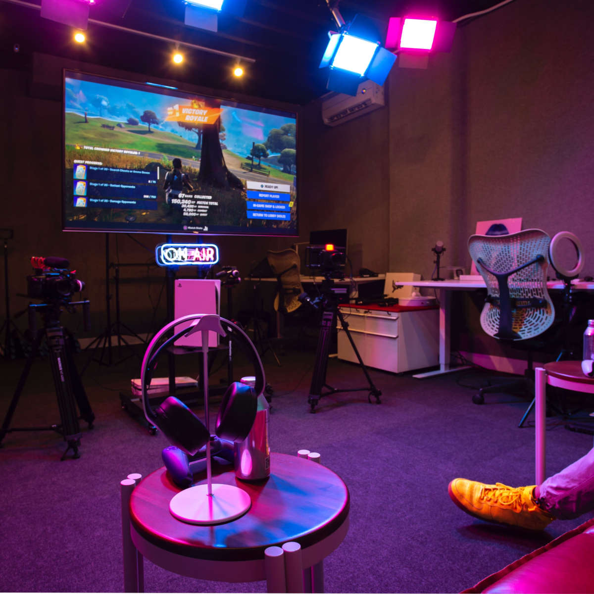 Green Screen Gaming Room w/ PS5, 65" TV and 4K Live Stream Cameras For ...