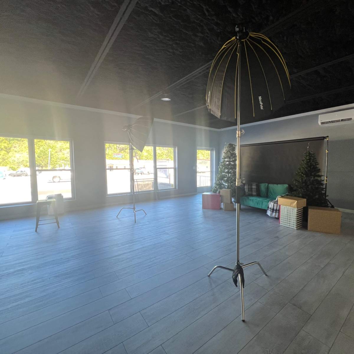 Modern High Ceiling Creative Studio, Nitro, WV | Off-Site | Peerspace