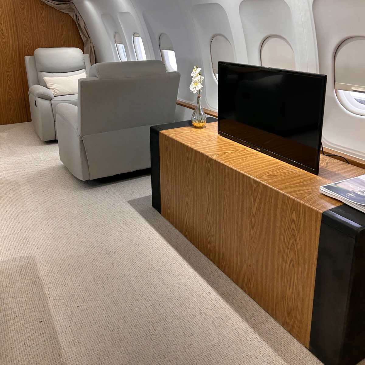Intérieur d'avion Jet Privé - Paris 8ème, Paris | Production | Peerspace