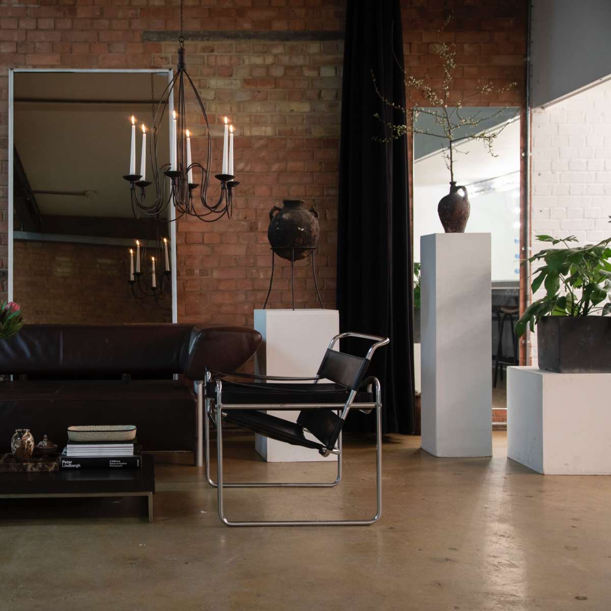 *NEW SPACE* Infinity cove / brick wall studio with private outdoor area ...