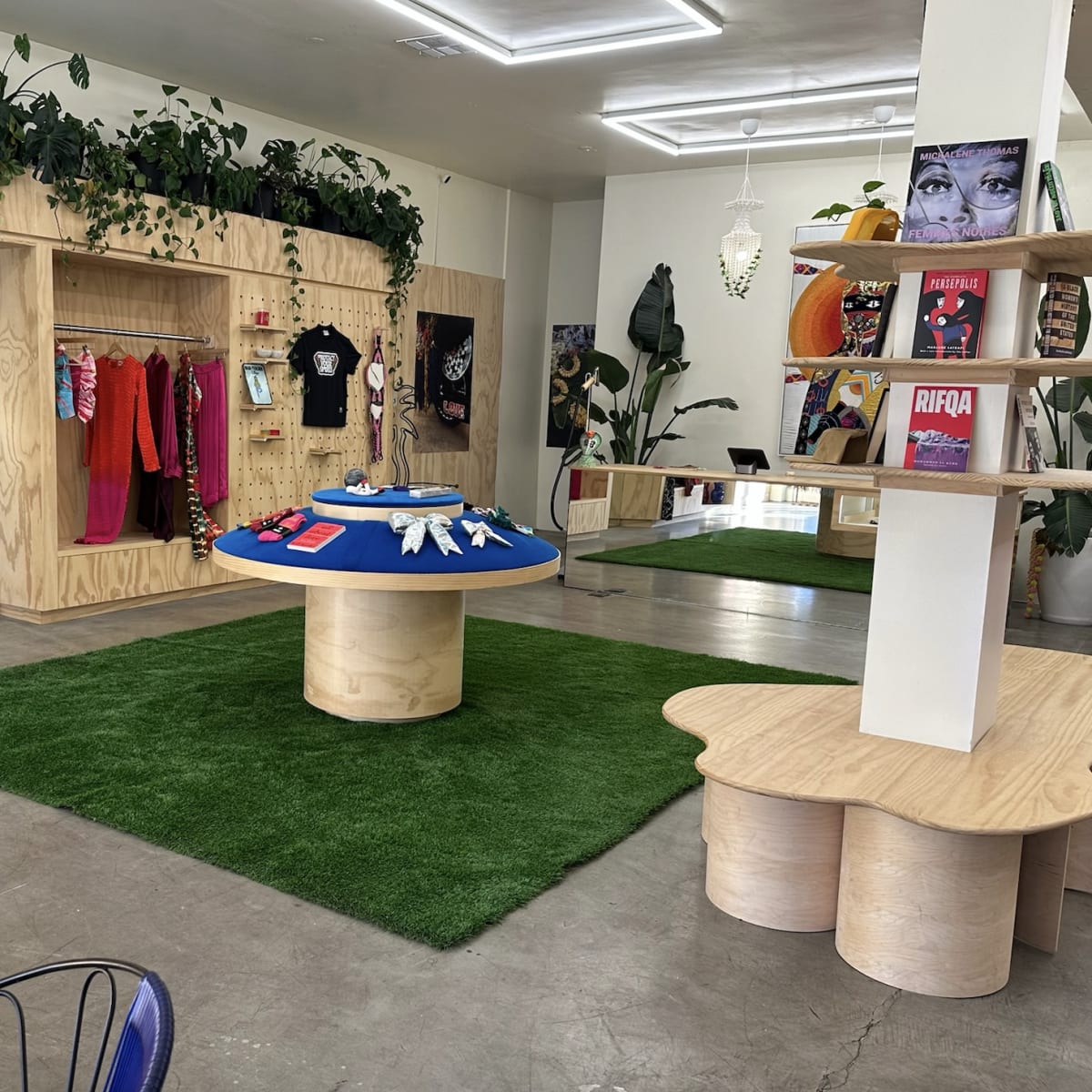 Large Pop Up Storefront with Separate Work Space Located in the Heart ...