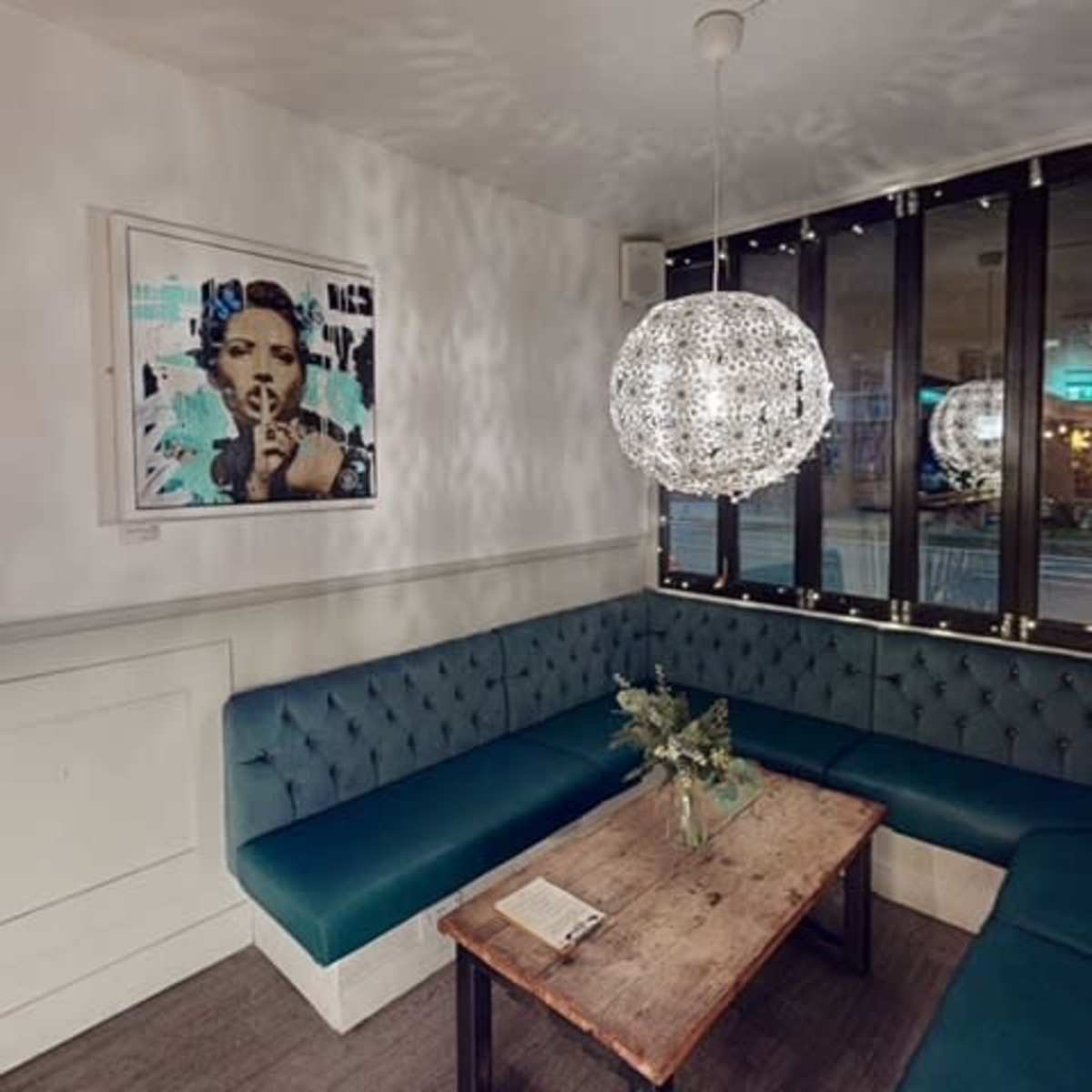 A cosy bar and lounge that transforms into Vibrant spaces., London ...