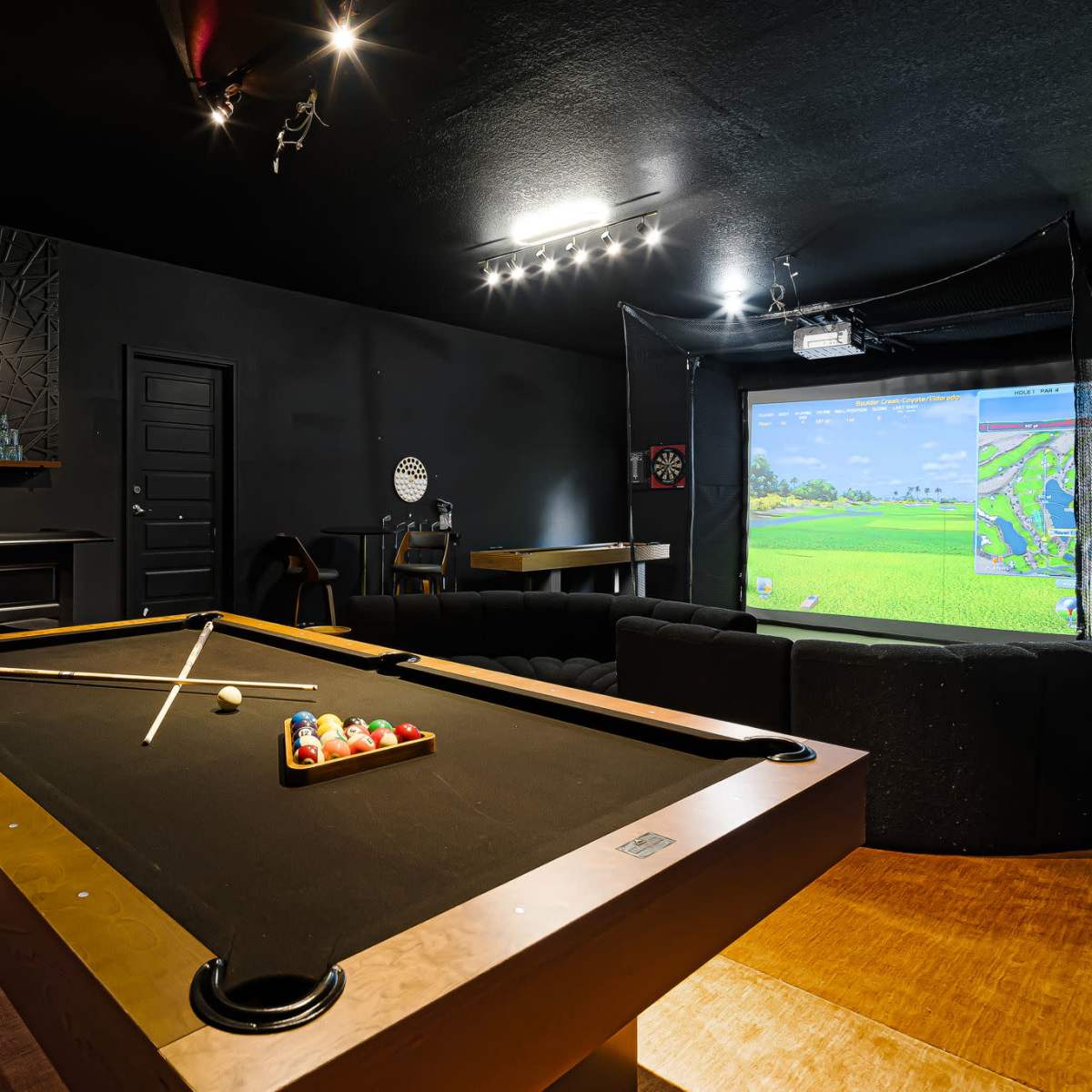 Ultimate Getaway: Golf Sim, Sauna, Hot Tub, Game Room & Outdoor Fun ...