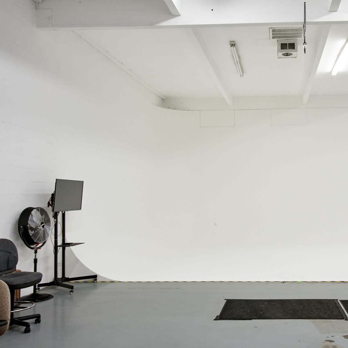 Jerry Metellus Photography | Incredible Studio Space with Huge White ...