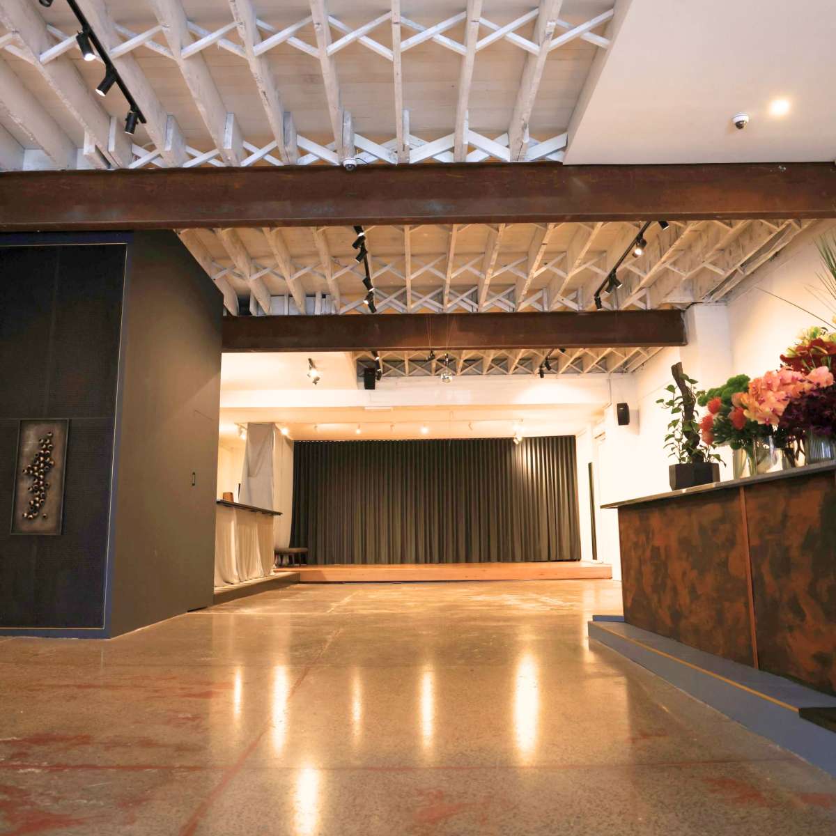 Large Modern Inner City Chic Warehouse with feature beams, Prahran ...