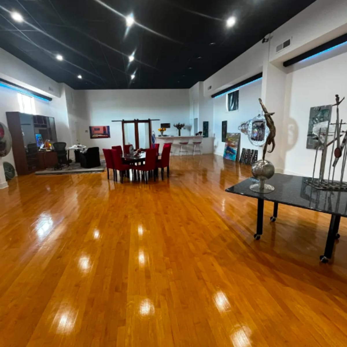 QQ ArtSpace | Art Gallery Setting for Art Galleries, Events, Business Meetings, Classes, and ...