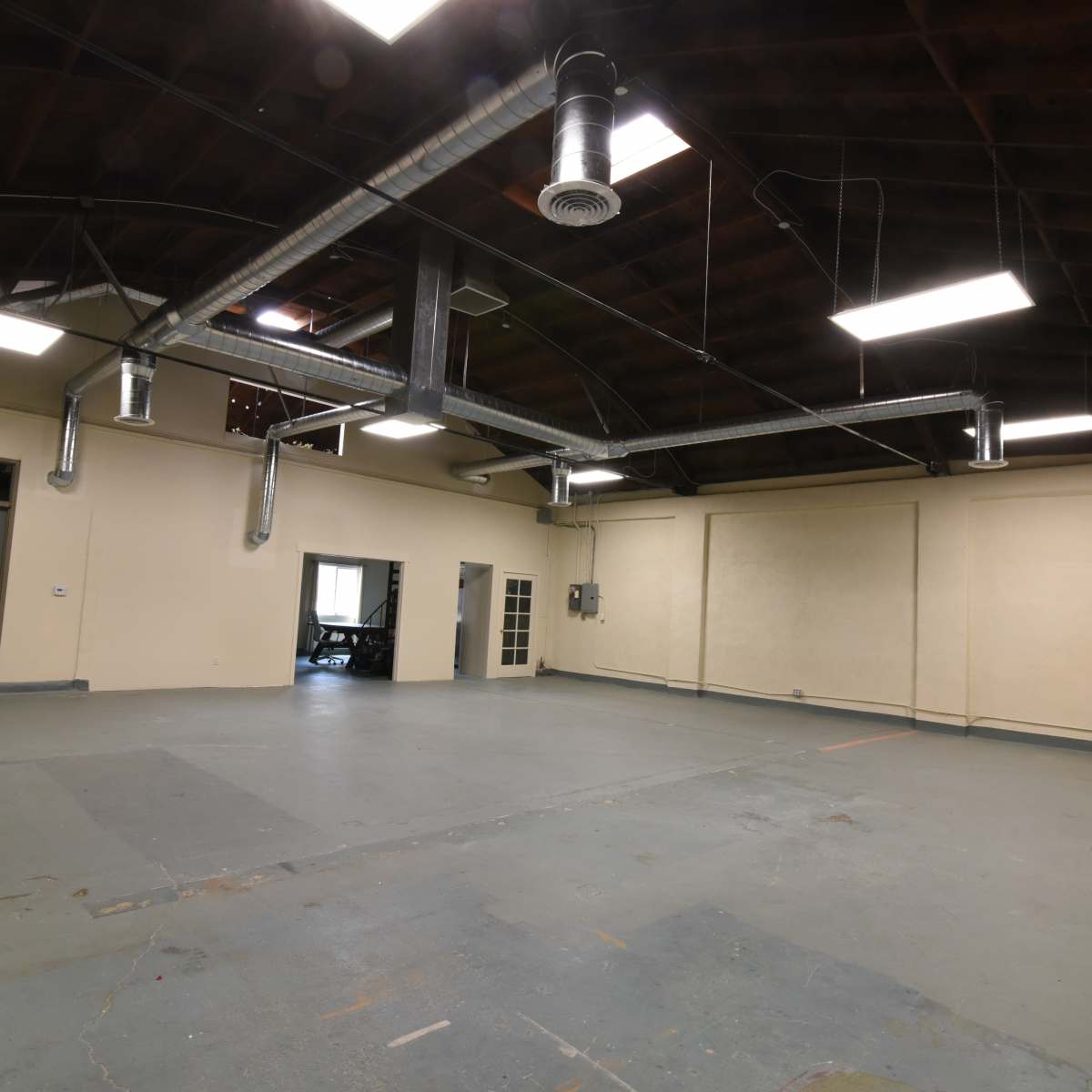 Large Downtown Open-layout Studio, Los Angeles, CA | Production | Peerspace